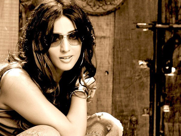 Mahie Gill 1970 Wallpapers | Mahie Gill 1970 HD Images | Photos mahie ...