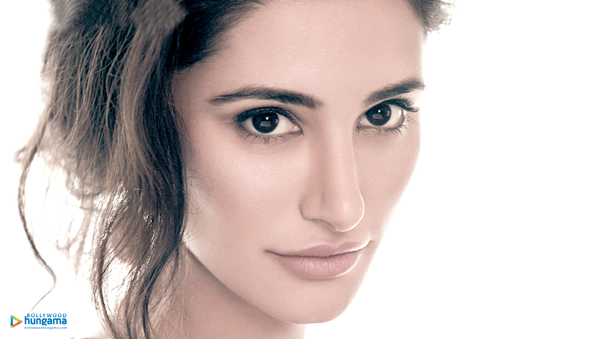 Nargis Fakhri Wallpapers | nargis-fakhri-21 - Bollywood Hungama