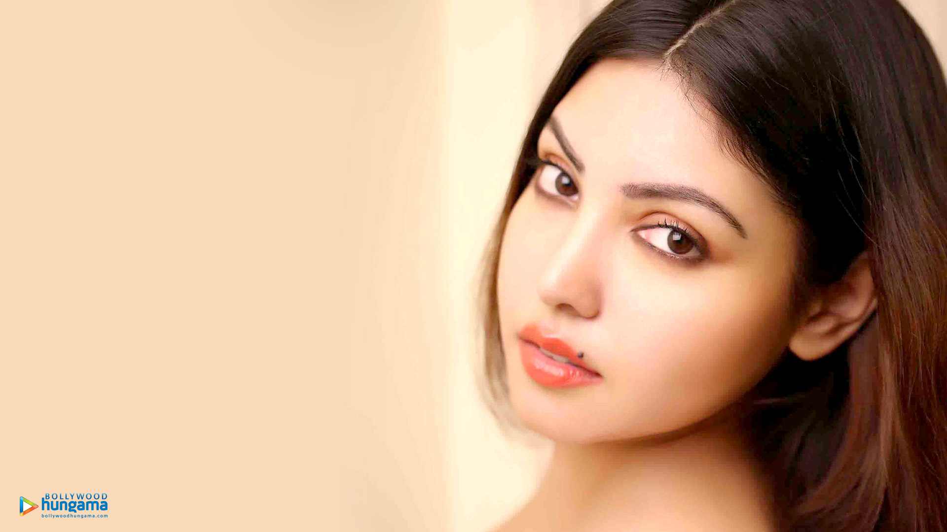 Komal Jha Photos, Images, HD Wallpapers, Komal Jha HD Images, Photos ...