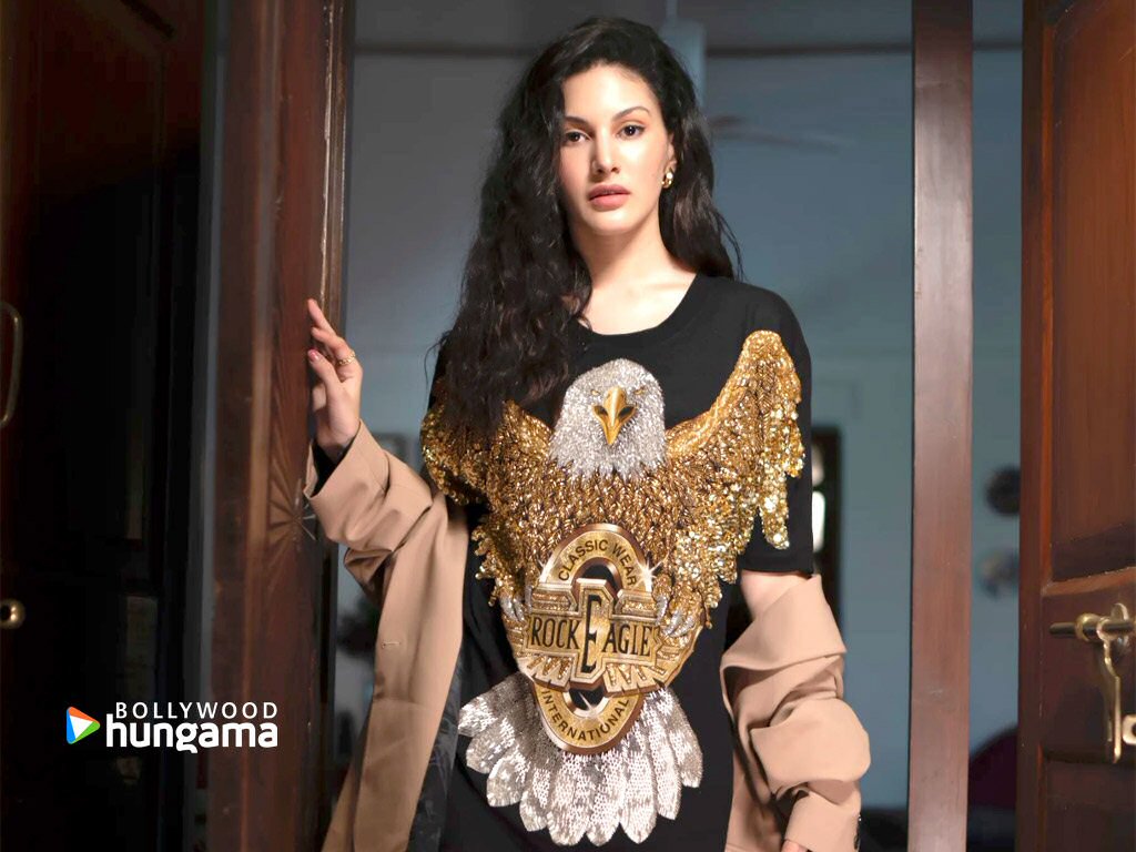 Amyra Dastur Wallpapers | amyra-dastur-13-3 - Bollywood Hungama