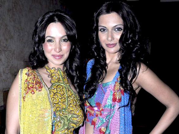 Mrinalani Sharma and Shraddha Nigam walk for Beenu Sehgal | Photo Of ...