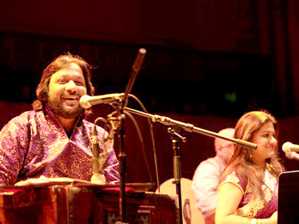 Roop Kumar Rathod and Sonali Rathod perform live in London | Photo Of ...