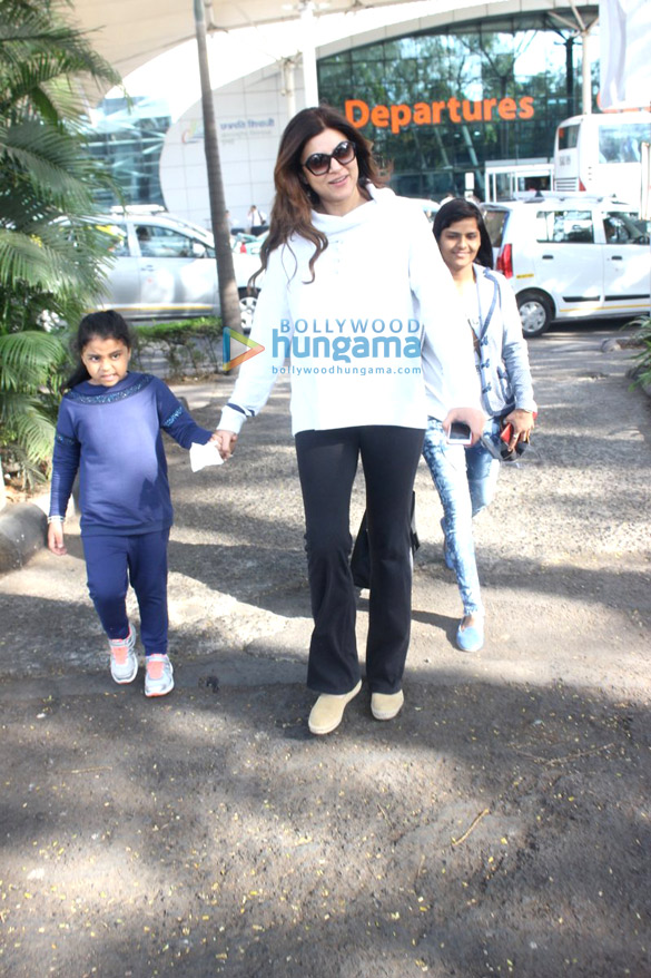 Akshay Kumar & Sushmita Sen snapped at the domestic airport | Akshay ...