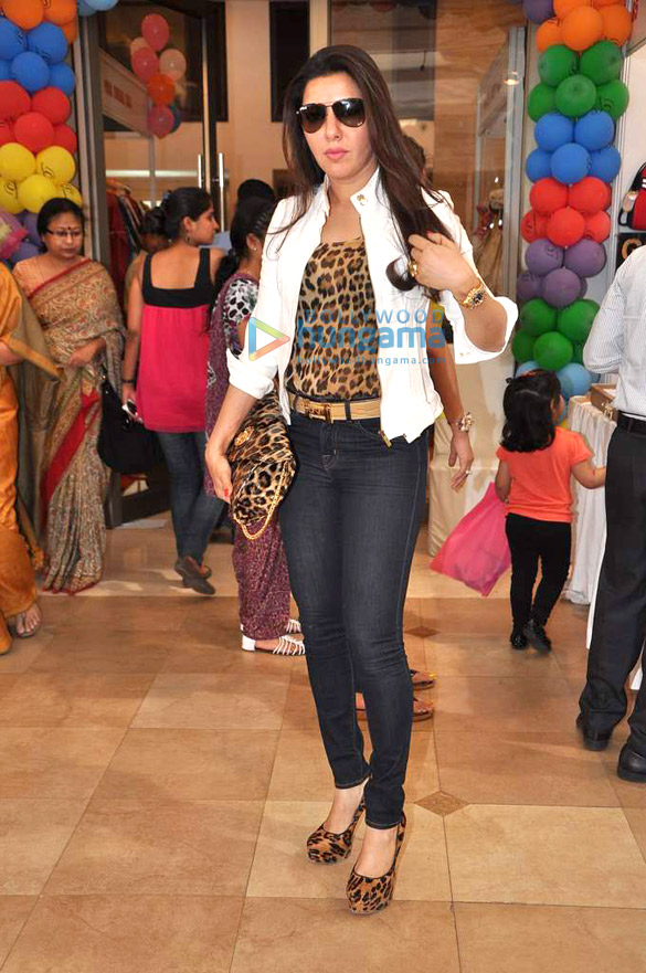 Magic Rainbow exhibition | Jaya Raheja Images - Bollywood Hungama