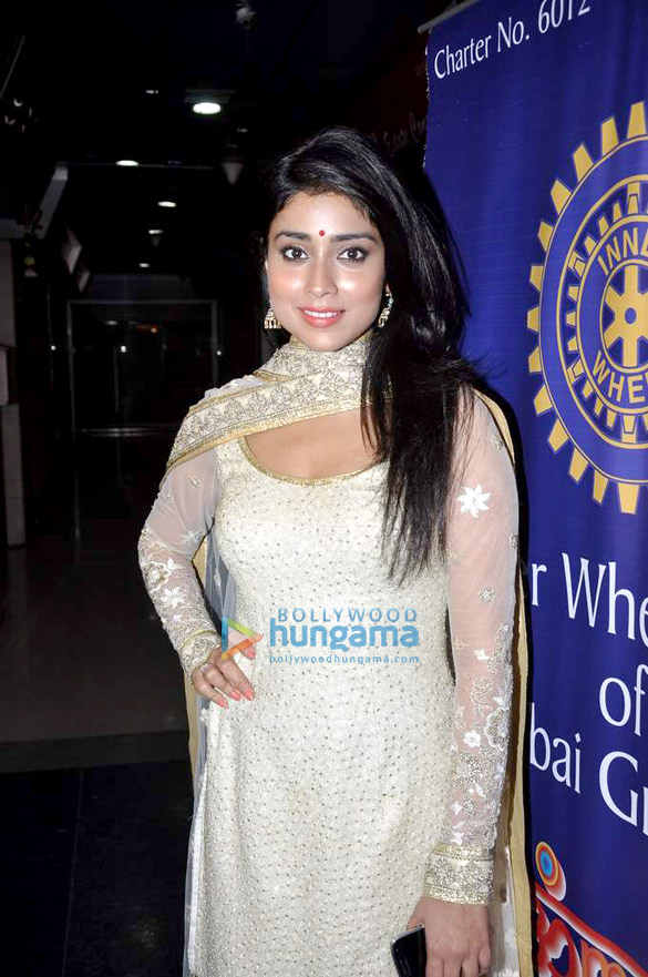 Shriya Saran graces Inner Wheel Club’s UMANG – The Clothes Library ...