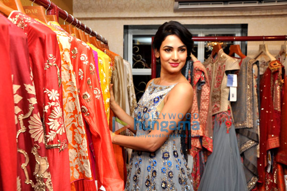 Sonal Chauhan graces Anju Modi’s preview at DVAR | Sonal Chauhan Images ...