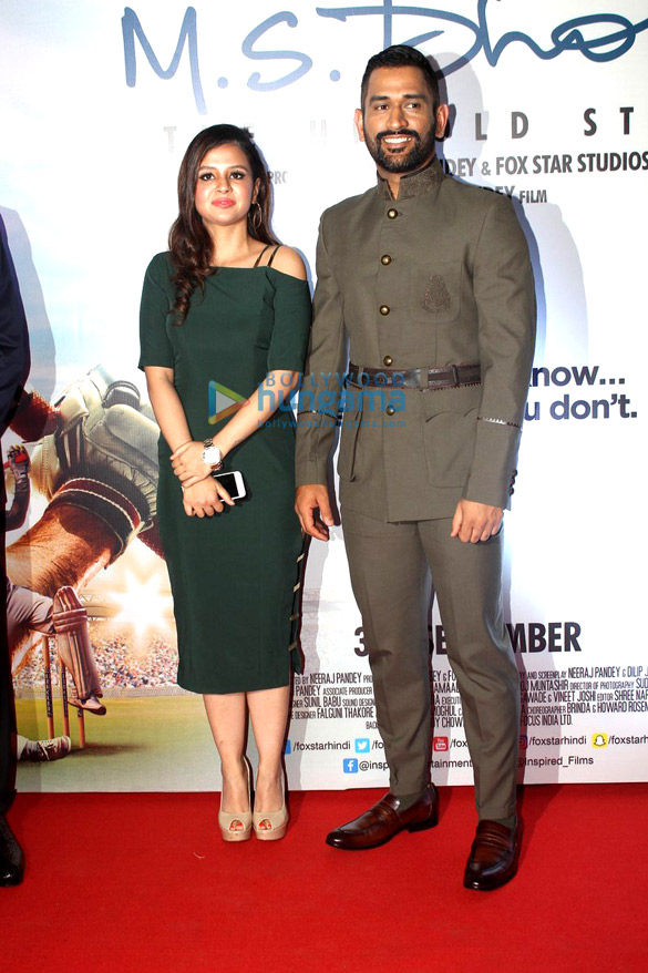 Sushant Singh Rajput, Mahendra Singh Dhoni & the rest of cast grace the ...
