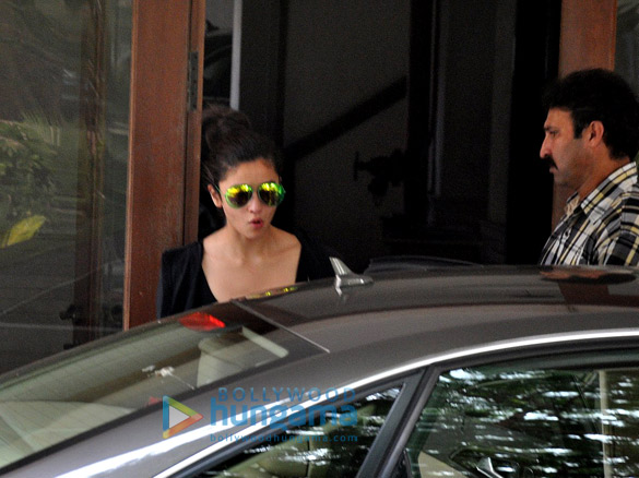 Alia Bhatt snapped post her visit at Sidharth Malhotra’s home in Bandra ...