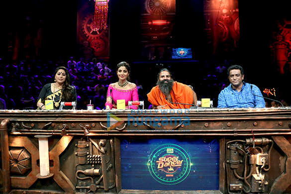 Baba Ramdev shows his dance skills on the sets of Super Dancer ...