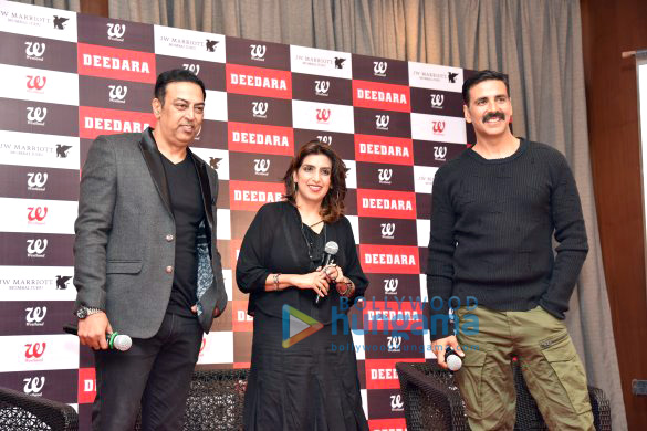 Akshay Kumar & Vindu Dara Singh launch the book Deedara aka Dara Singh ...