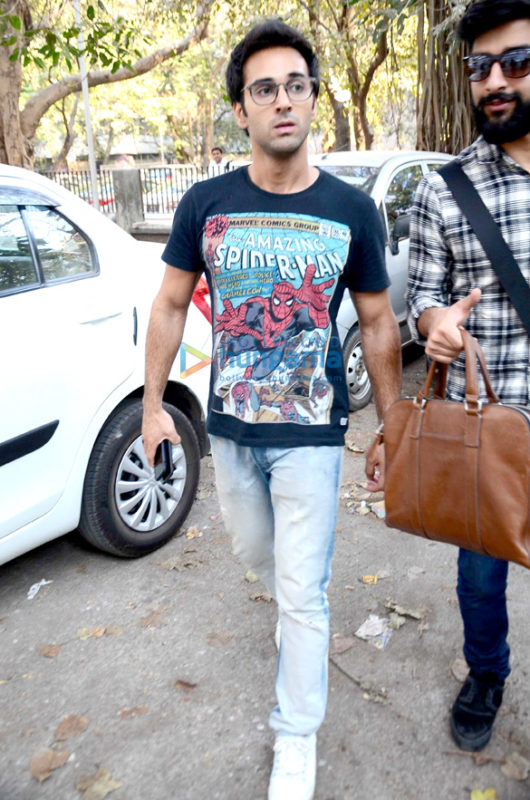 Pulkit Samrat manhandles a media photographer as his wife Shweta Rohira ...
