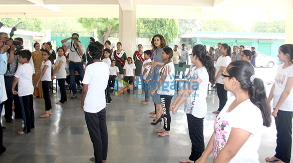 Taapsee Pannu visits her school Mata Jai Kaur Public School in Delhi ...