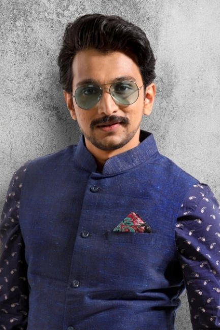 Pratik Gandhi Movies List | Pratik Gandhi Upcoming Movies | Films ...