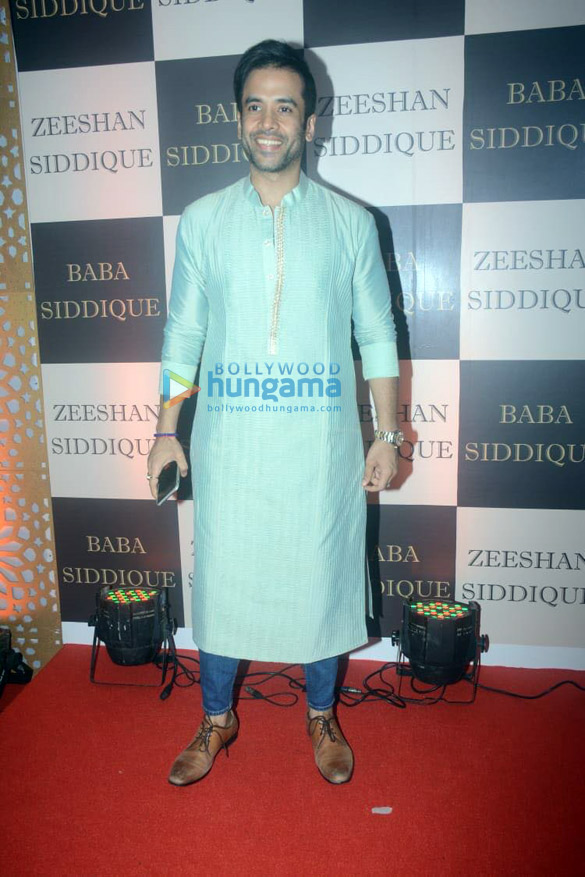 Celebs grace Baba Siddique’s Iftar party4 (3) | Tusshar Kapoor Images ...