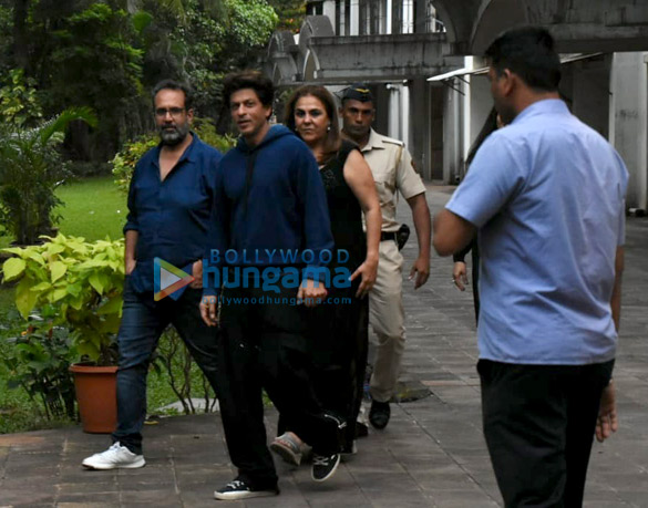 Shah Rukh Khan snapped at Karuna Badwal’s birthday bash in Andheri ...