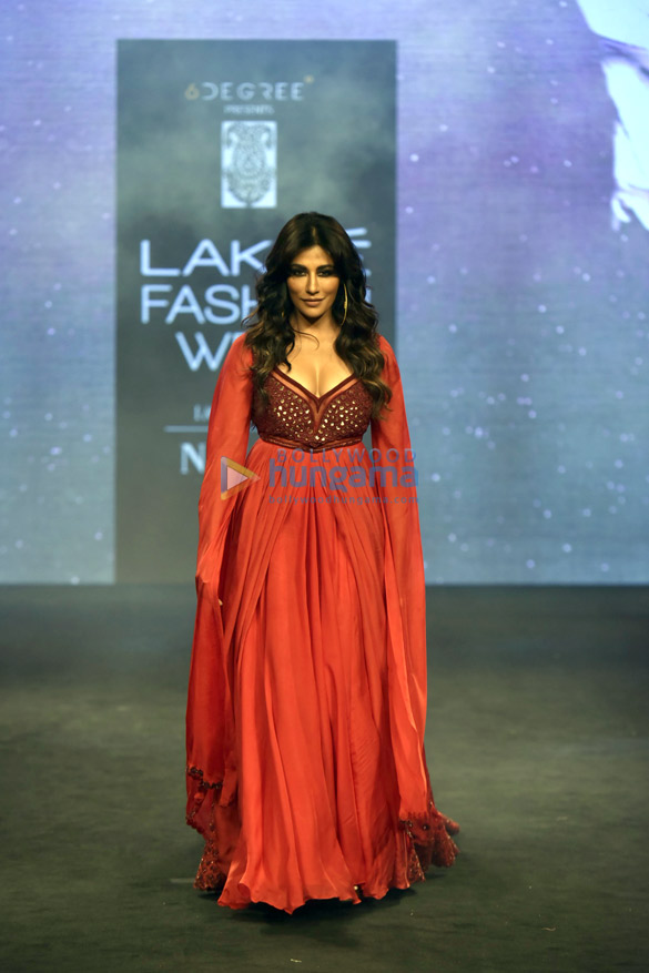 Janhvi Kapoor, Ranveer Singh, Anil Kapoor and others walk the ramp at ...