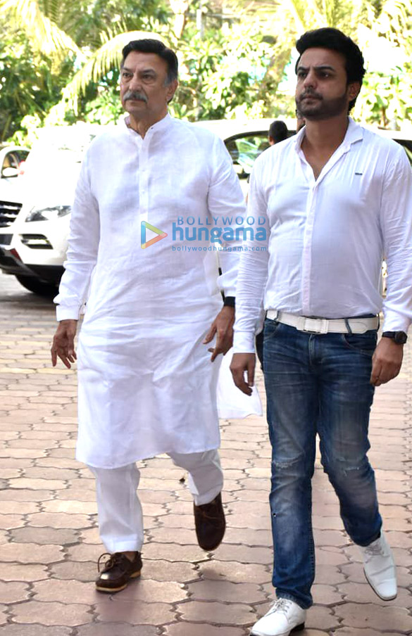 Celebs attend prayer meet of Ajay Devgn’s father Veeru Devgan (17 ...