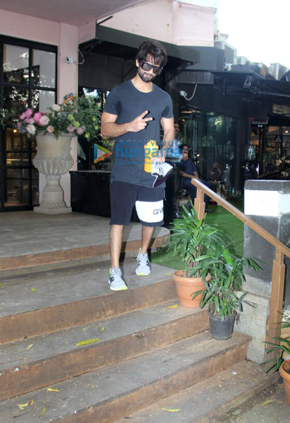 Photos: Shahid Kapoor and Kim Sharma spotted at the gym | Shahid Kapoor ...