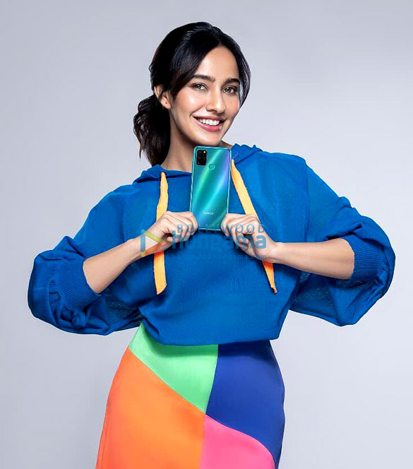 Neha Sharma Photos, Images, HD Wallpapers, Neha Sharma HD Images ...