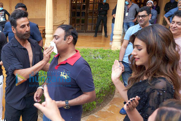 bachchan-pandey-4-3 | Bachchhan Paandey 2022 On The Set - Bollywood Hungama