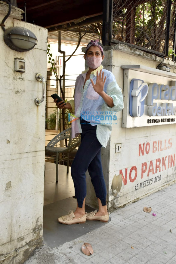Photos Kubbra Sait spotted at a clinic in Juhu (3) | Kubbra Sait Images ...