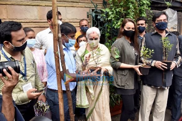 Photos Sonakshi Sinha, Shatrughan Sinha and Poonam Sinha snapped during ...