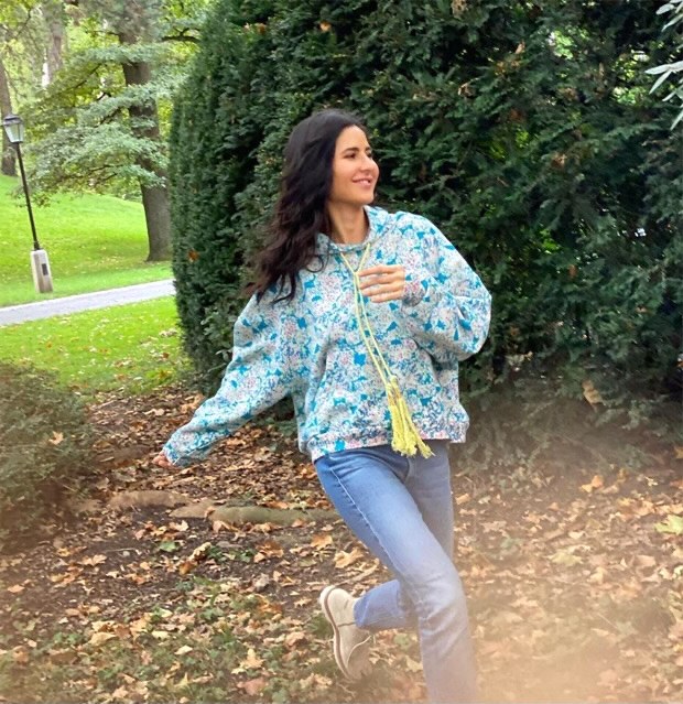 Katrina Kaif goes easy breezy in printed sweatshirt and denims in ...
