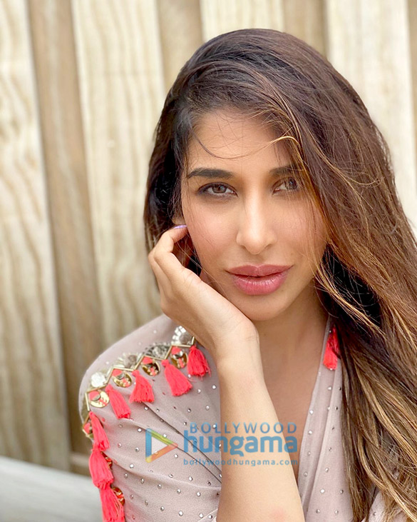 Sophie Choudry Photos, Images, HD Wallpapers, Sophie Choudry HD Images ...