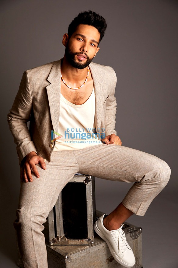 Siddhant Chaturvedi Photos, Images, HD Wallpapers, Siddhant Chaturvedi ...