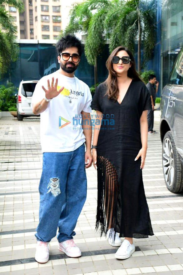 Photos: Parineeti Chopra and Harrdy Sandhu snapped in Andheri | Parties & Events - Bollywood Hungama