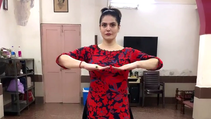 Zareen Khan learns the art of classical dancing - Bollywood Hungama