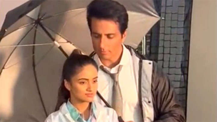 A small BTS from Sonu Sood's and Nisha Guragain's recent ad shoot ...