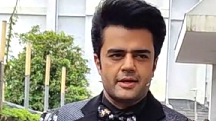 Maniesh Paul looks handsome as he poses for paps - Bollywood Hungama