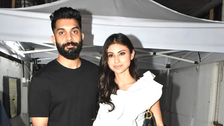 Mouni Roy snapped with husband and friends post dinner - Bollywood Hungama