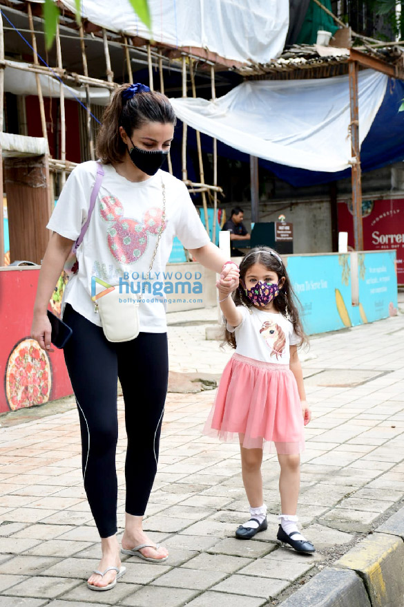 Photos Soha Ali Khan spotted with daughter Inaaya Naumi Kemmu outside ...