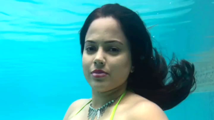 Sameera Reddy shares BTS from her elegant maternity shoot - Bollywood ...