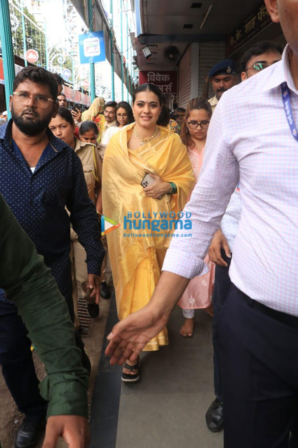 Photos Kajol and Revathi visit Lalbaugcha Raja to seek blessings (6 ...