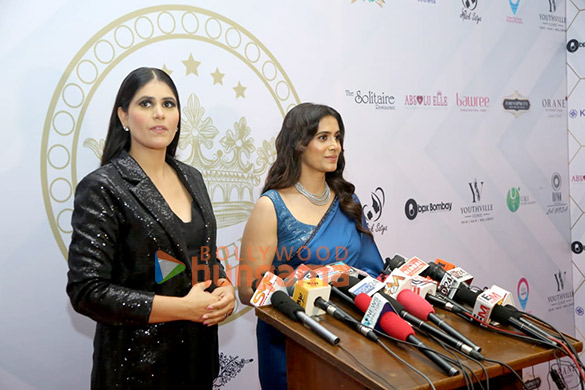 Photos Sonali Kulkarni graces the grand finale of Diadem Miss & Mrs ...