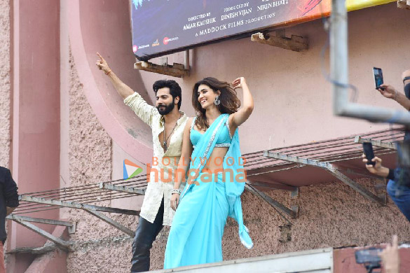 Photos Varun Dhawan Kriti Sanon And The Team Of Bhediya Attend The
