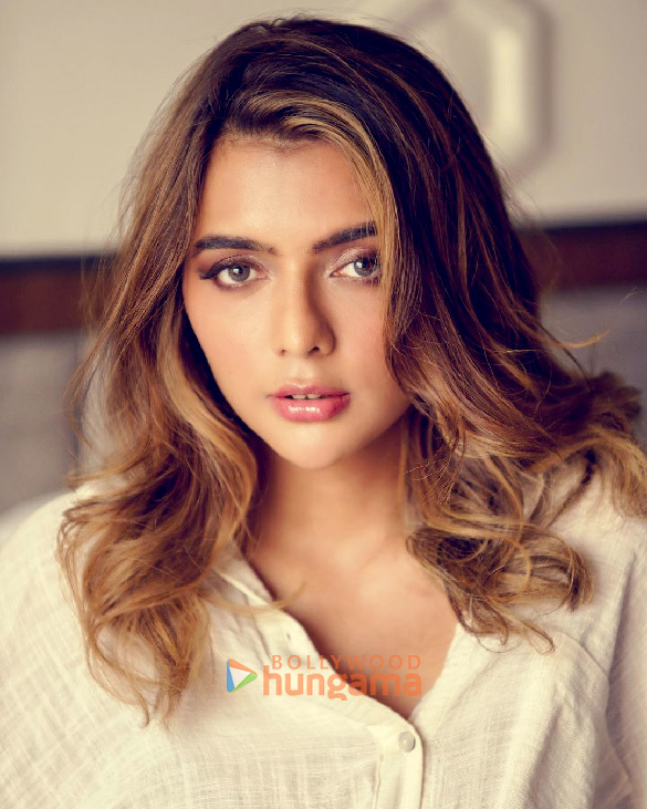 Ruhi Singh Photos, Images, HD Wallpapers, Ruhi Singh HD Images, Photos ...