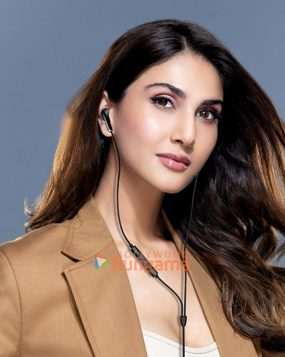 Vaani Kapoor Photos, Images, HD Wallpapers, Vaani Kapoor HD Images ...