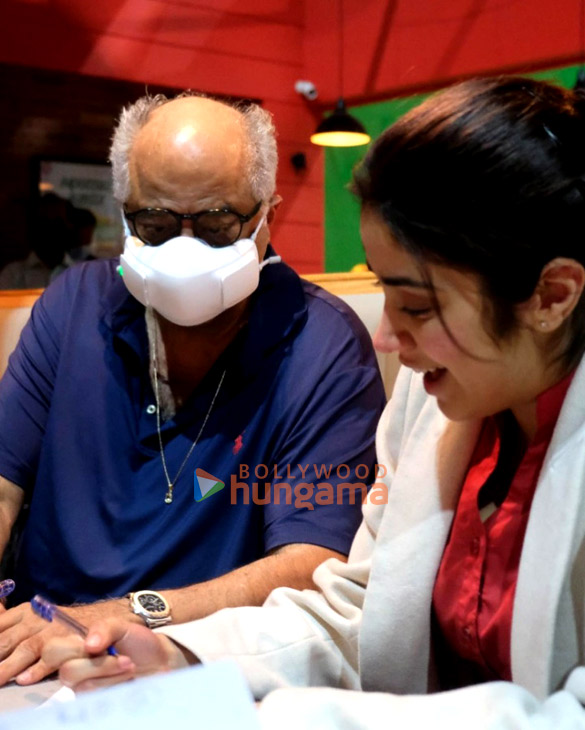 mili-5-2 | Mili 2022 On The Set - Bollywood Hungama