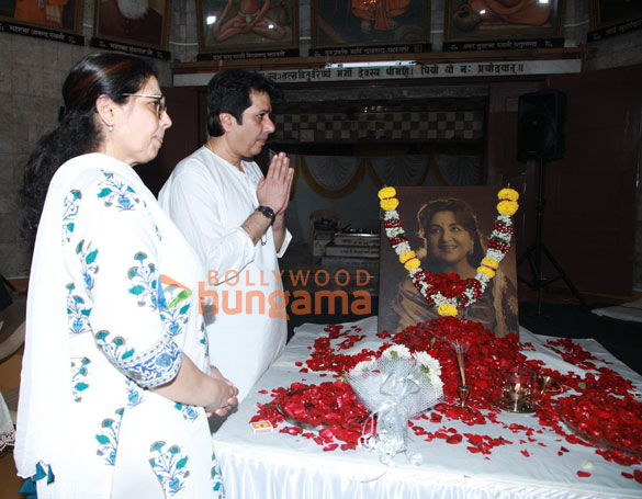 Photos Celebs attend the prayer meet of the late actor Tabassum Govil ...