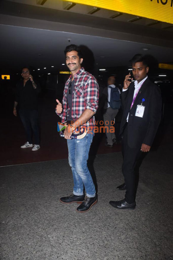 Photos Deepika Padukone, Akshay Oberoi and Karan Singh Grover snapped ...