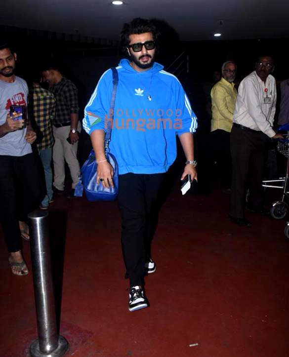 Photos Varun Dhawan, Mouni Roy, Arjun Kapoor and Sophie Choudry snapped at the airport (3 ...