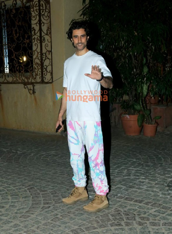 Photos Celebs snapped at Hrithik Roshan’s house in Juhu (1) | Pinky ...