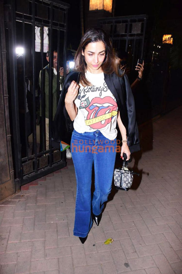 Photos: Malaika Arora snapped in Bandra | Parties & Events - Bollywood Hungama