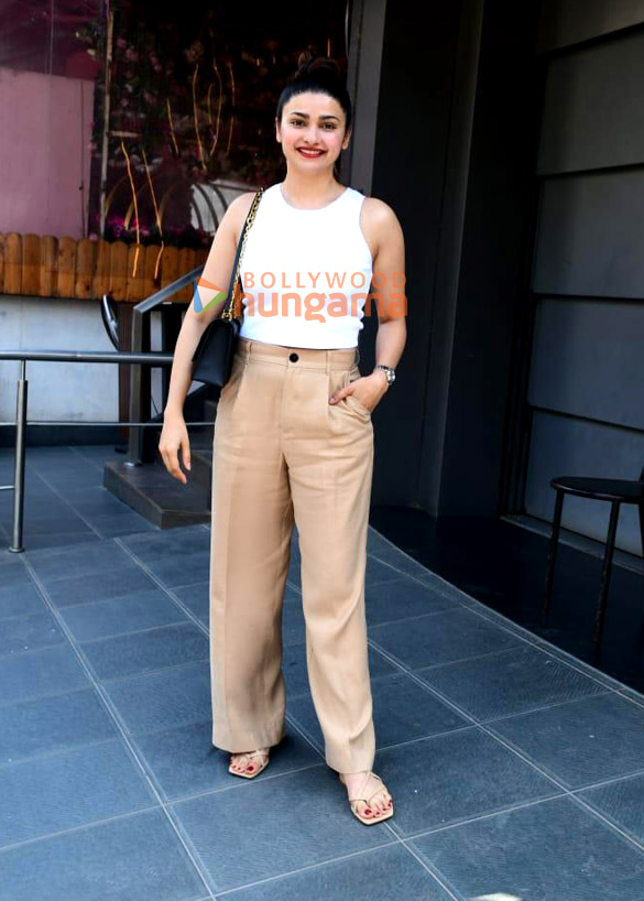 Photos Prachi Desai snapped in Juhu (4) | Prachi Desai Images ...