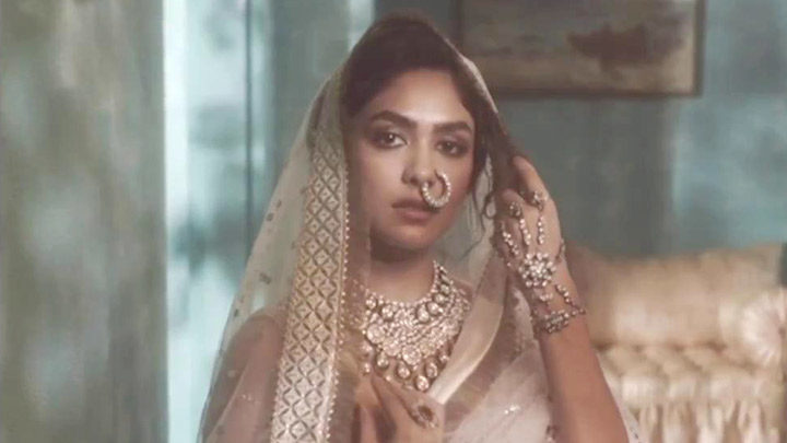 Mrunal Thakur looks effortlessly beautiful dressed in a lehenga ... Mrunal Thakur looks effortlessly beautiful dressed in a lehenga ...