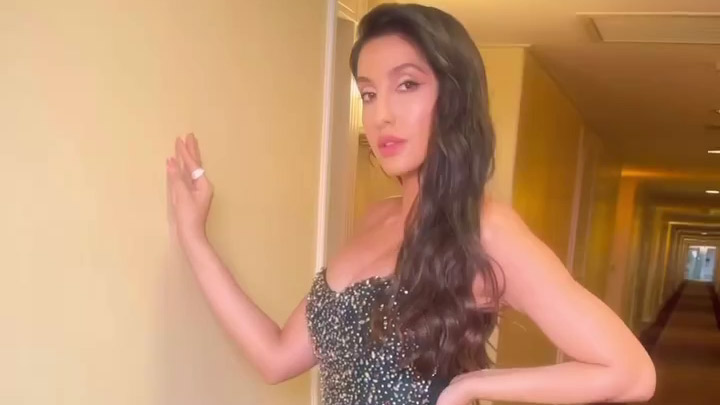 Nora Fatehi flaunts her perfect curves in this glam outfit - Bollywood ... Nora Fatehi flaunts her perfect curves in this glam outfit - Bollywood ...